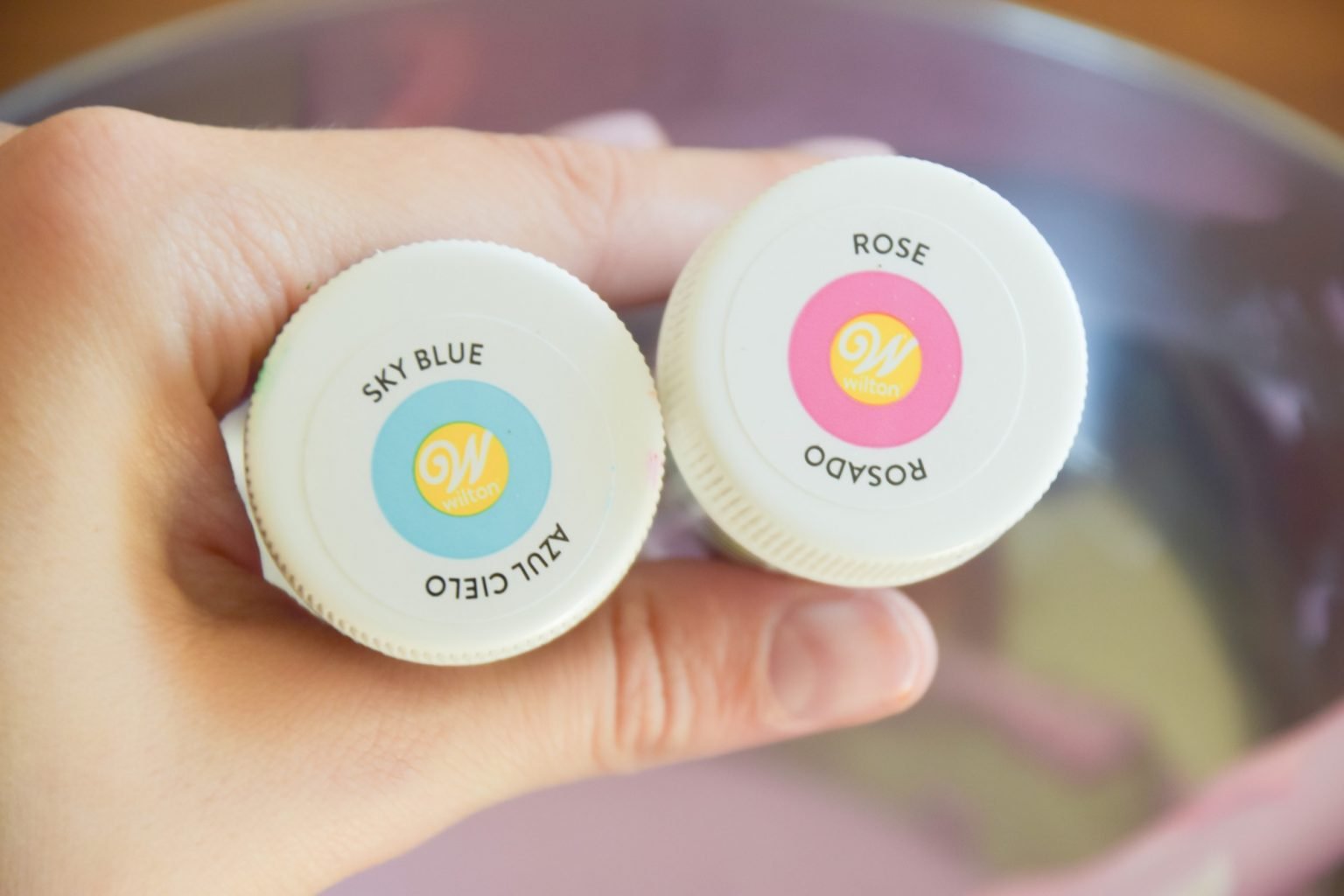 Colorful Macaron Shells with Gel Food Coloring - Baking with Belli