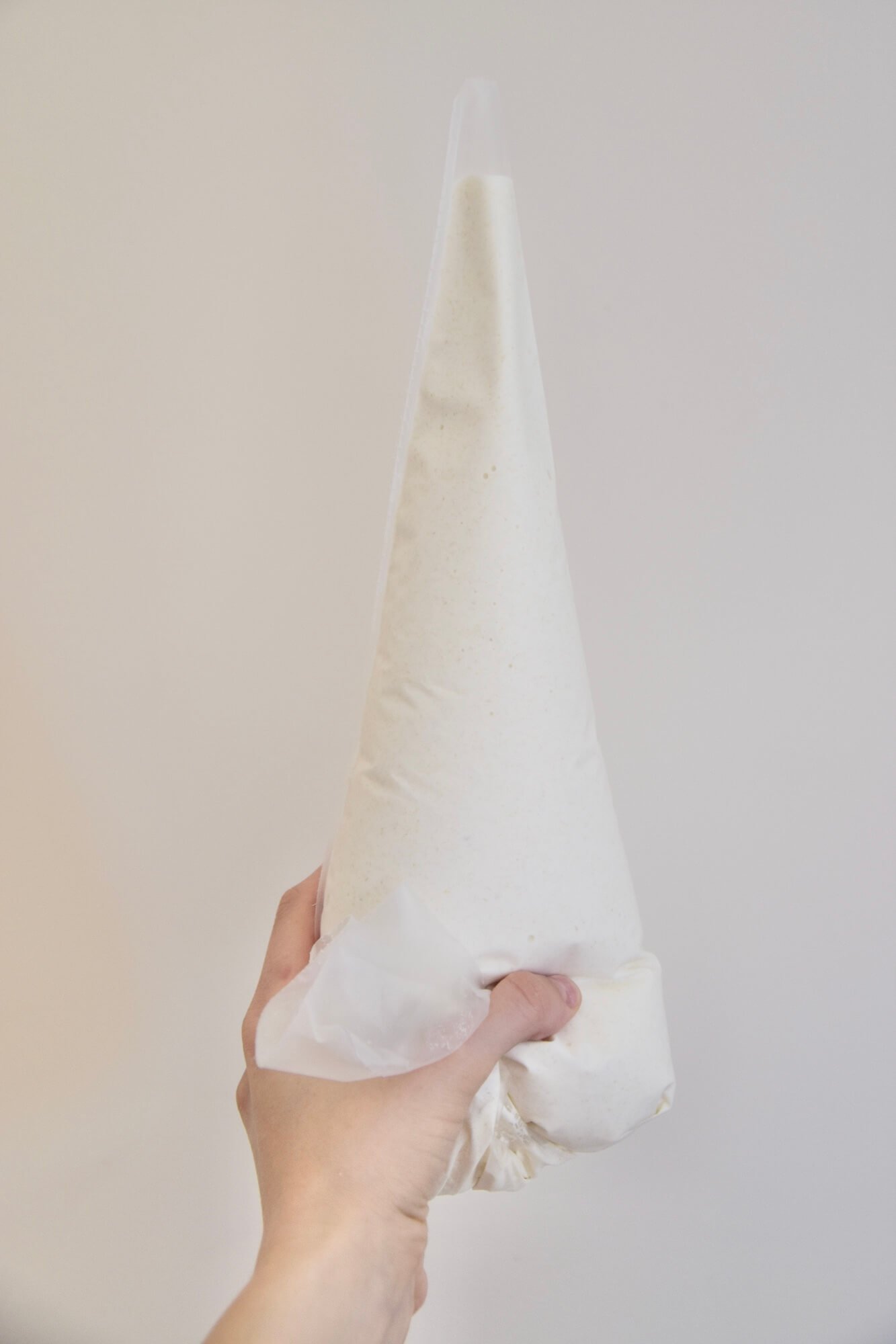 Colorful Macaron Shells with Gel Food Coloring - Baking with Belli